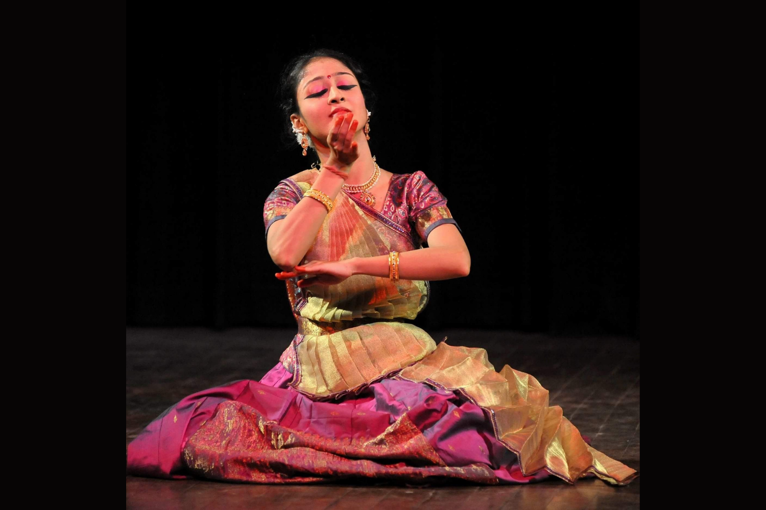Book Kathak Dance Classes Online On PiggyRide book-kathak-dance-classes-online-on-piggyride